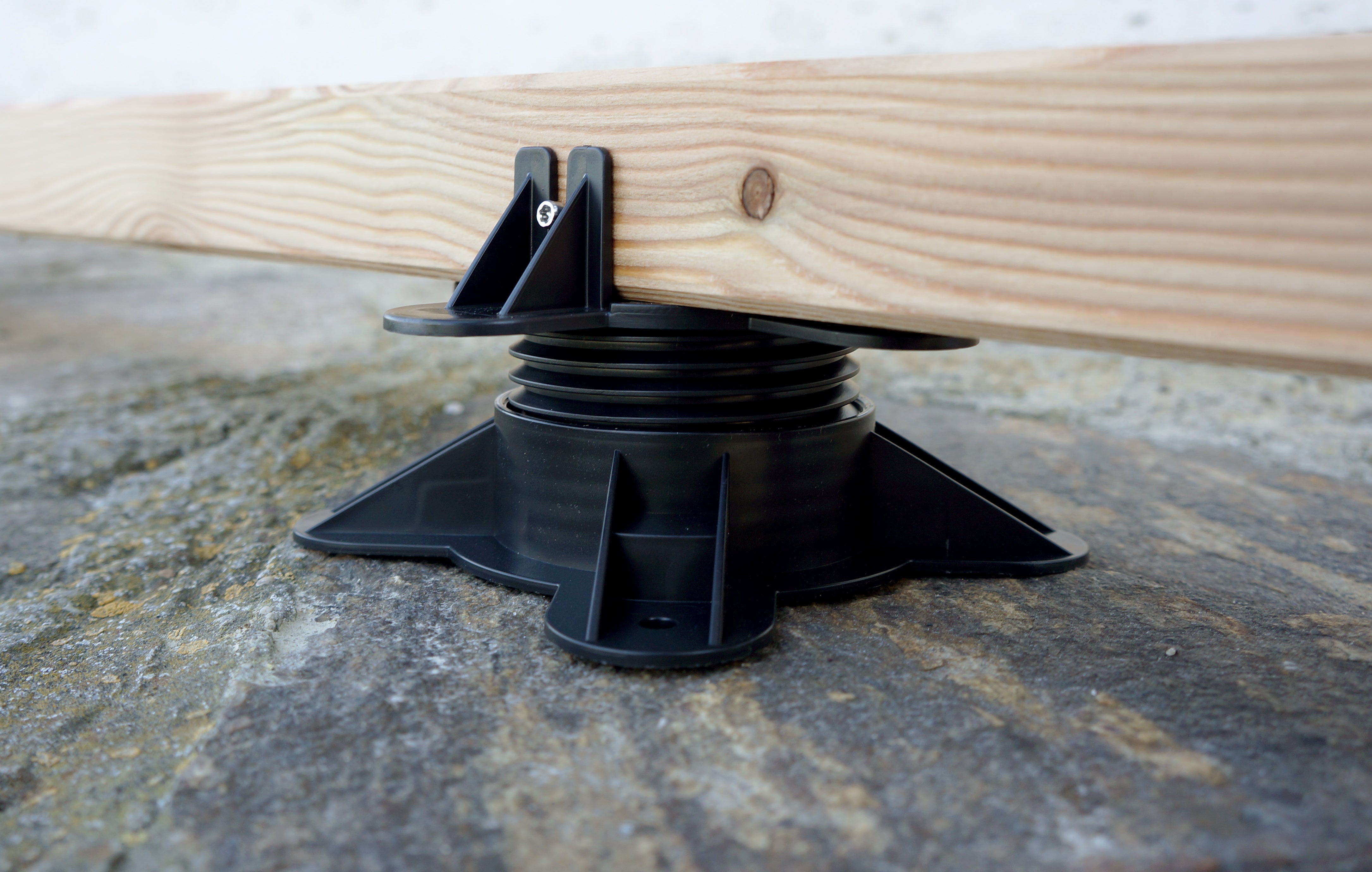 Polypropylen-Terrassenfüße LIFTO von Fixinggroup – FREESE Holz